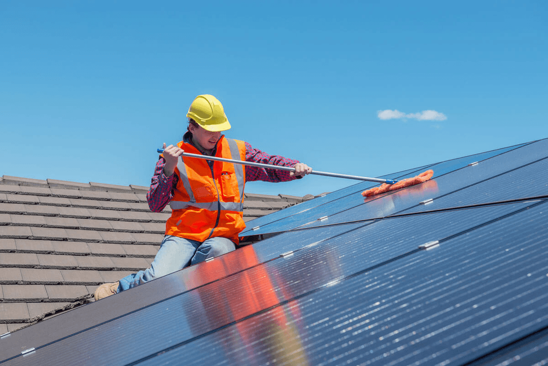 Zonnepanelen Reinigen Minstens 1 Maal Om De 5 Jaar Rb Service